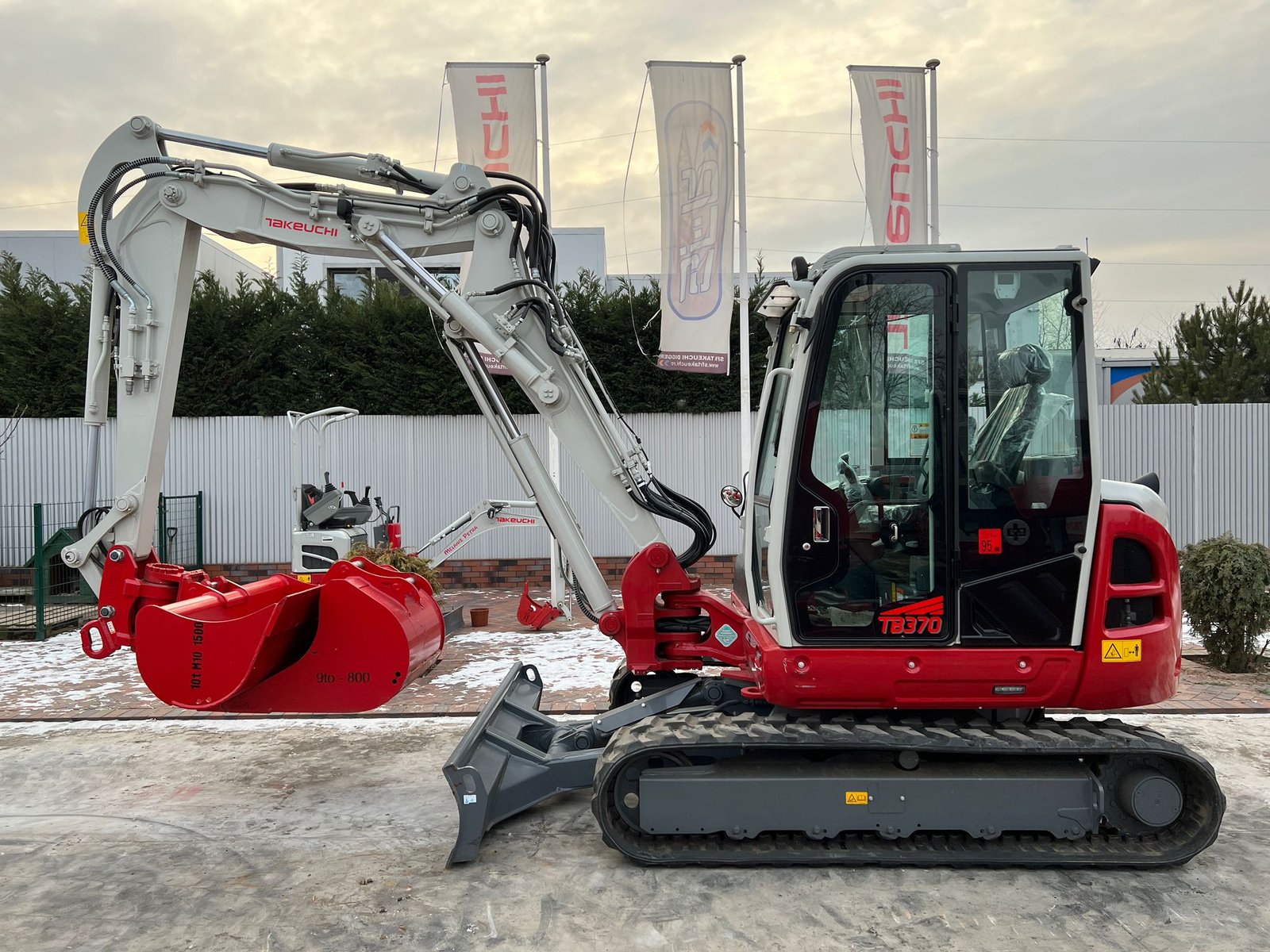 Noi Vânzare Takeuchi TB370 V - SFR Miniexcavatoare